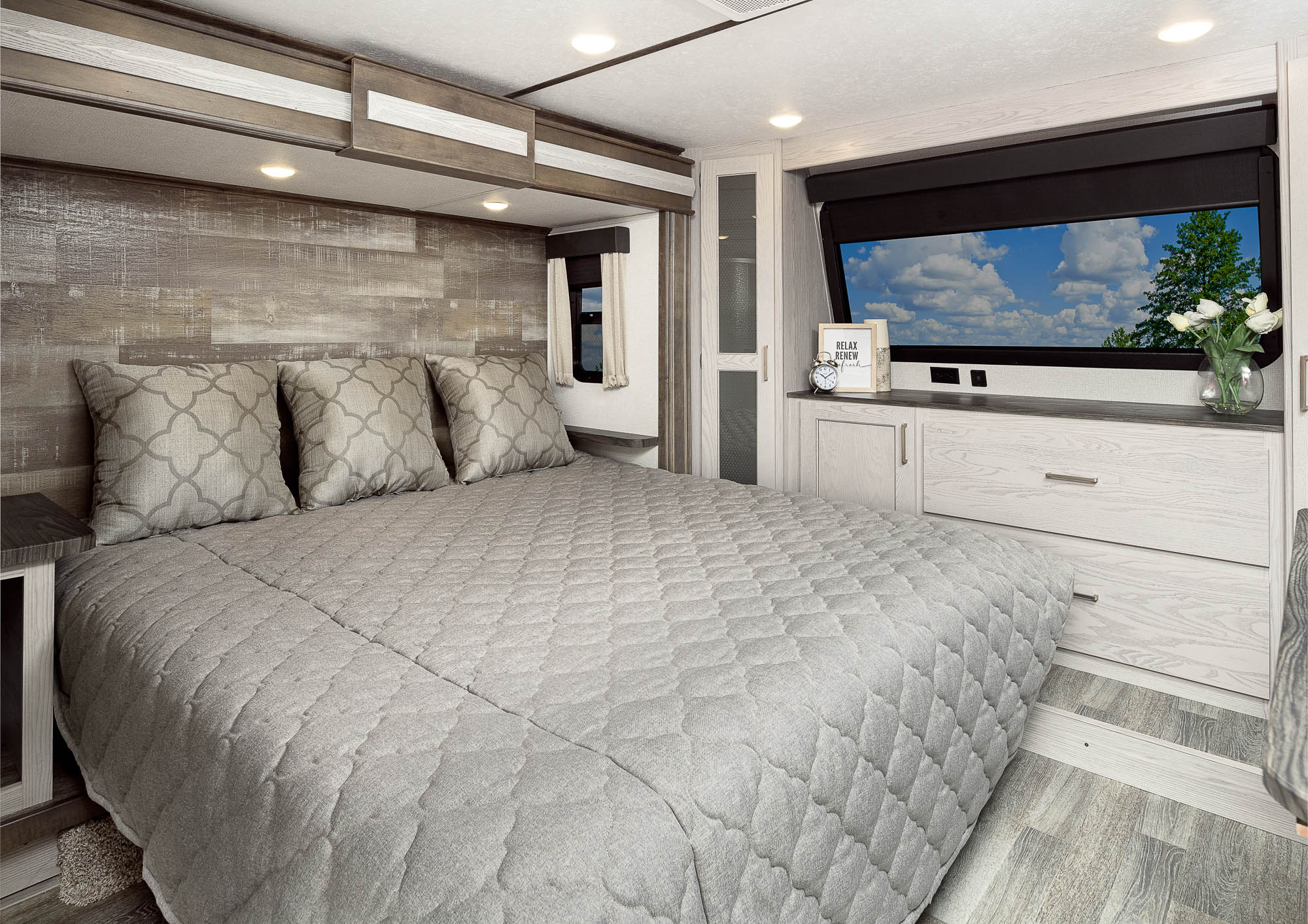 How to Replace a 12V Light in Your RV: A DIY Guide - Keystone RV